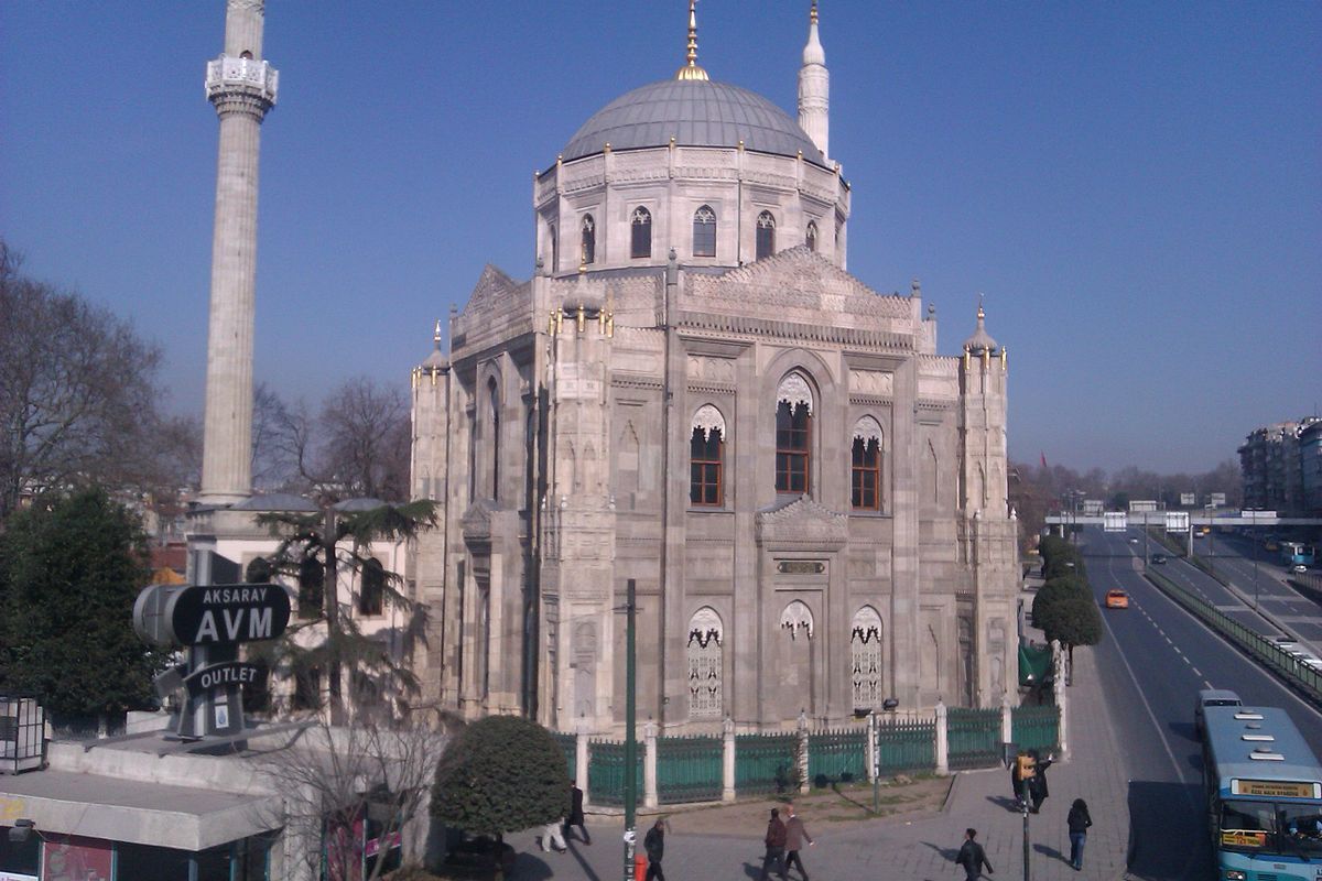 Pertevniyal Valide Sultan Camii | Nomatto