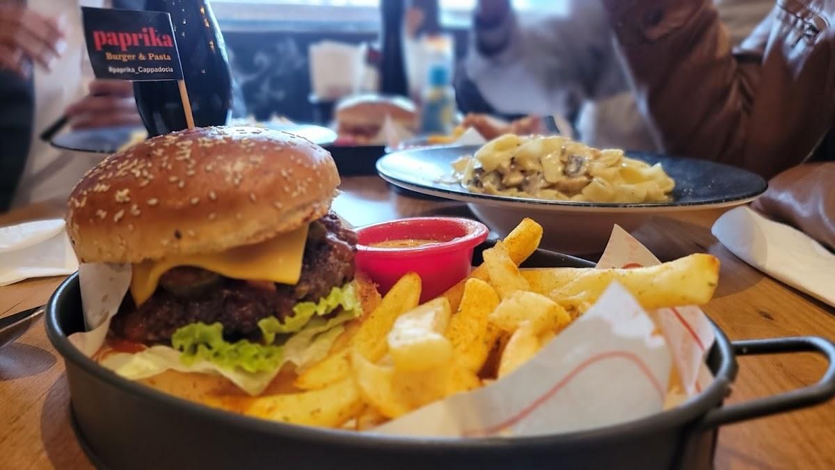 Paprika Burger & Pasta | Nomatto